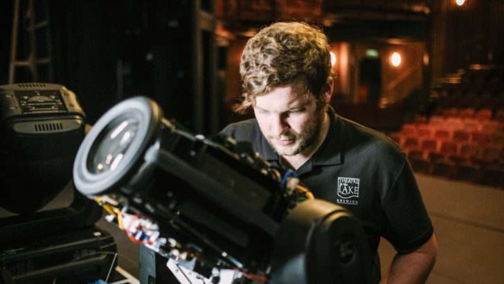 18 Things To Do While Waiting Backstage - Theatre Nerds
